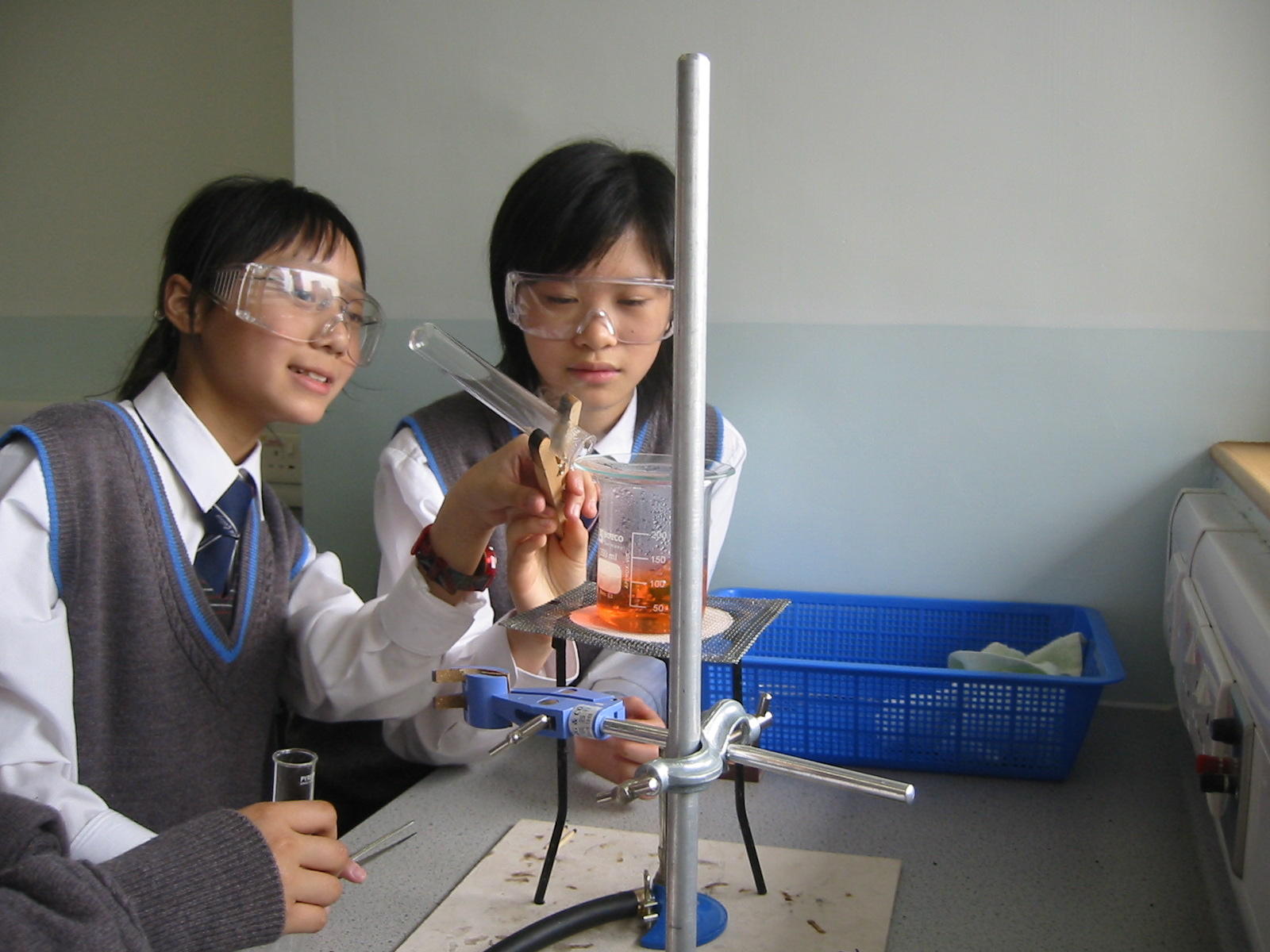 Integrated Science - Chemical Experiment (07-04-2005 ) - SPKC